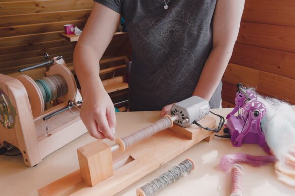 Spinning with the Ashford E-Spinner 3 vs the Nano EEW - SweetGeorgia ...