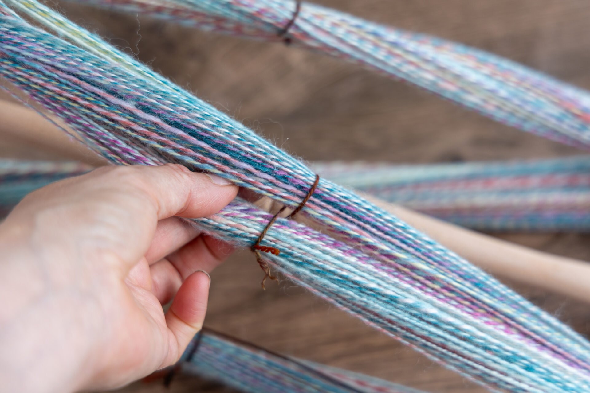 How to Use a Niddy Noddy - SweetGeorgia Yarns