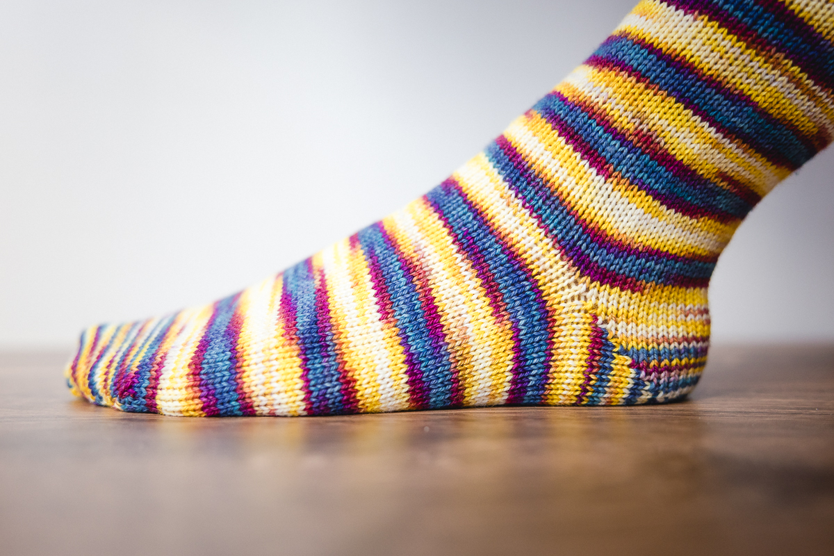 Crank a Sock with Contrasting Colours: How to knit Contrast Cuff, Heels ...