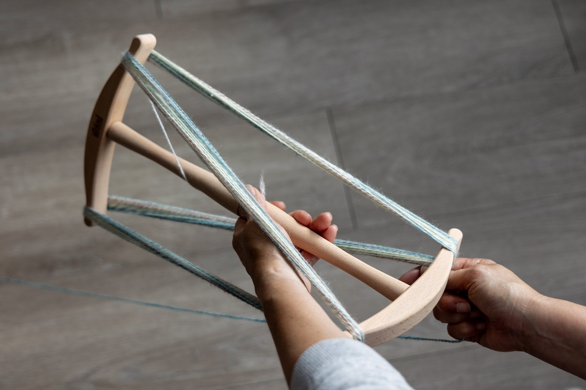 How to Use a Niddy Noddy - SweetGeorgia Yarns