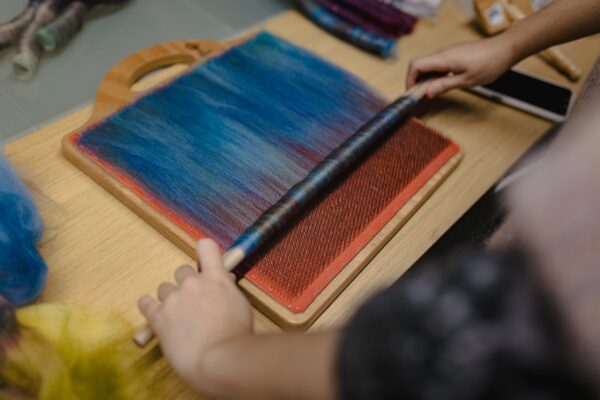 How to Use a Niddy Noddy - SweetGeorgia Yarns